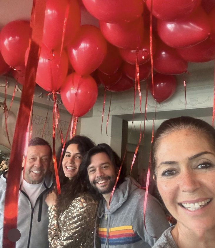 Şebnem Çapa'dan Oğluna ve Gelinine Doğum Günü Sürprizi | Maxi Magazin