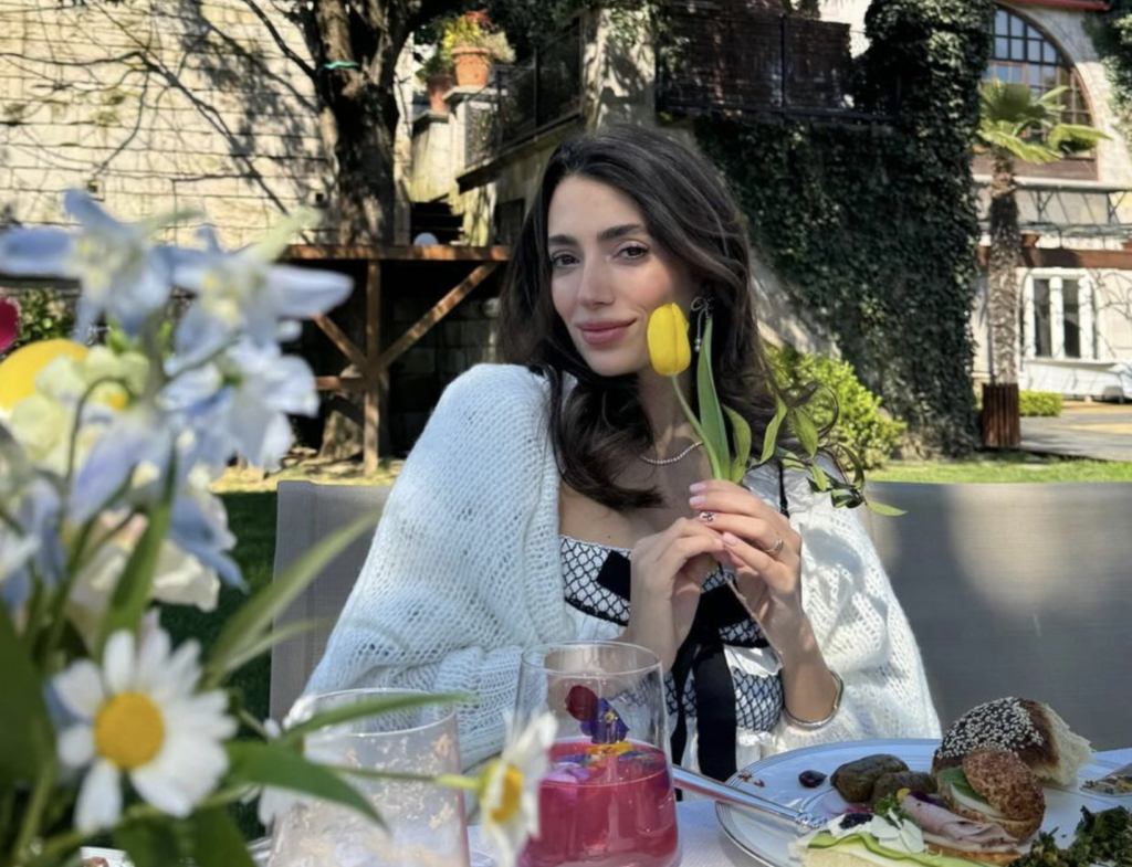 Rachel Araz Doğum Gününü Kundak Pozuyla Kutladı | Maxi Magazin