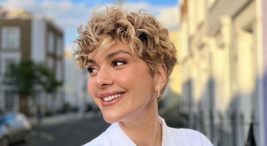 Bergüzar Korel'e Yapay Zekalı Özel Sürpriz! | Maxi Magazin